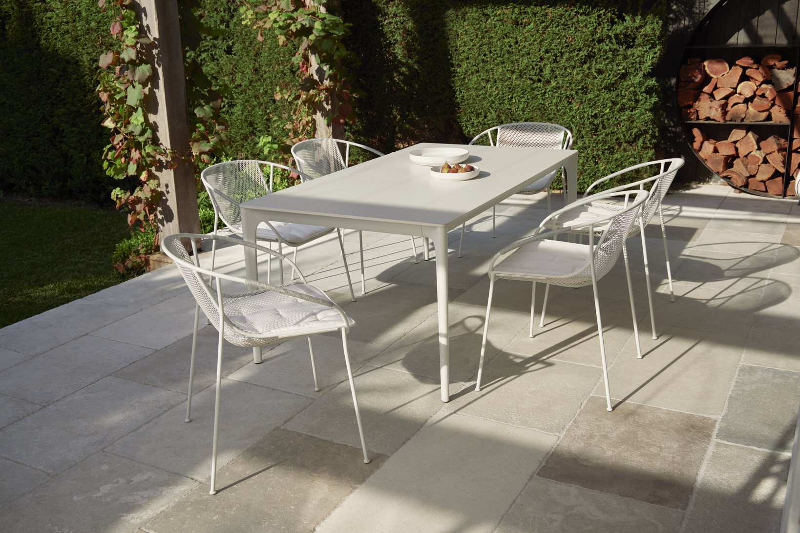 Outdoor Dining Tables for Effortless Dining | King Living