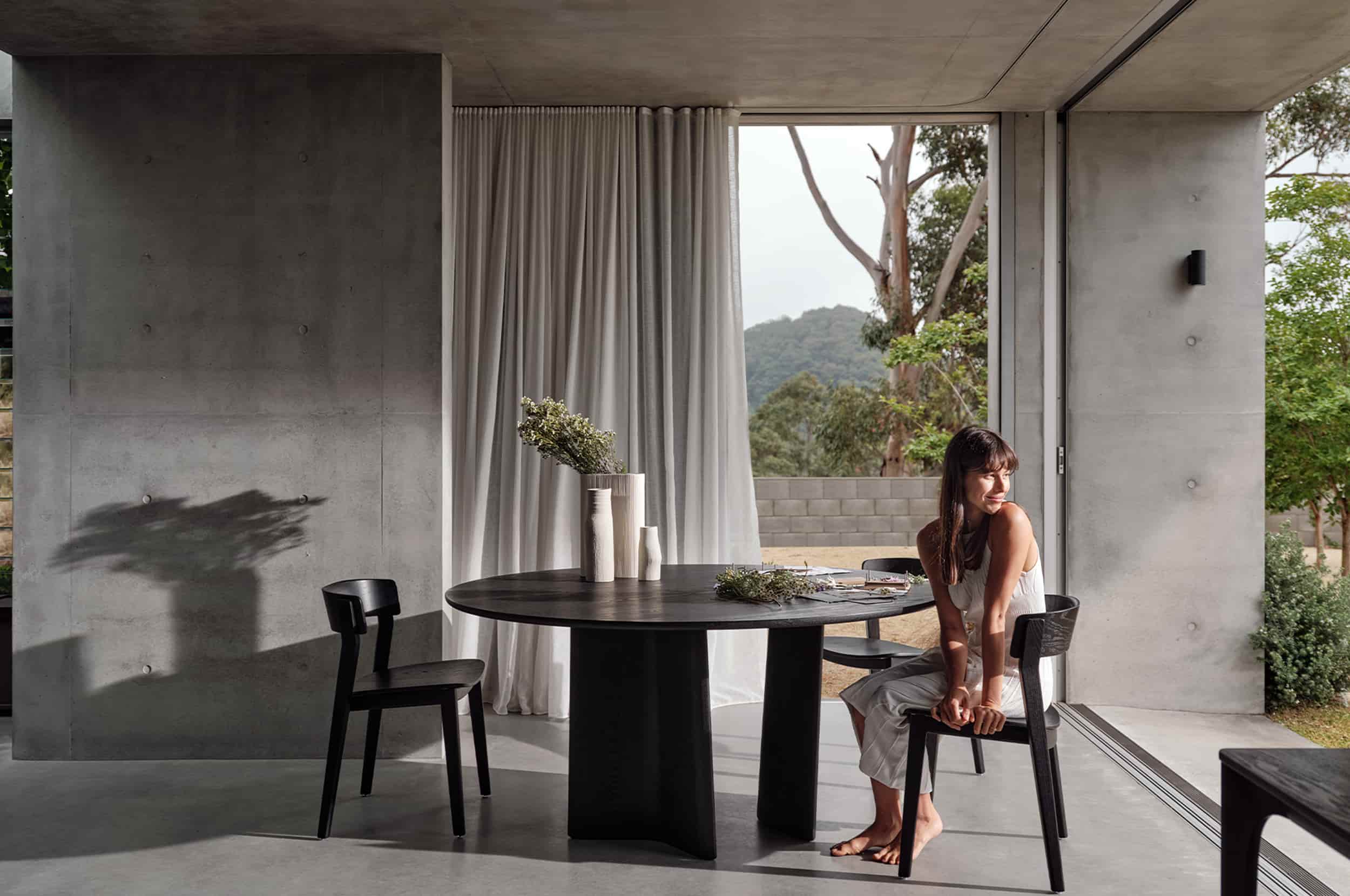 Issho Dining Table